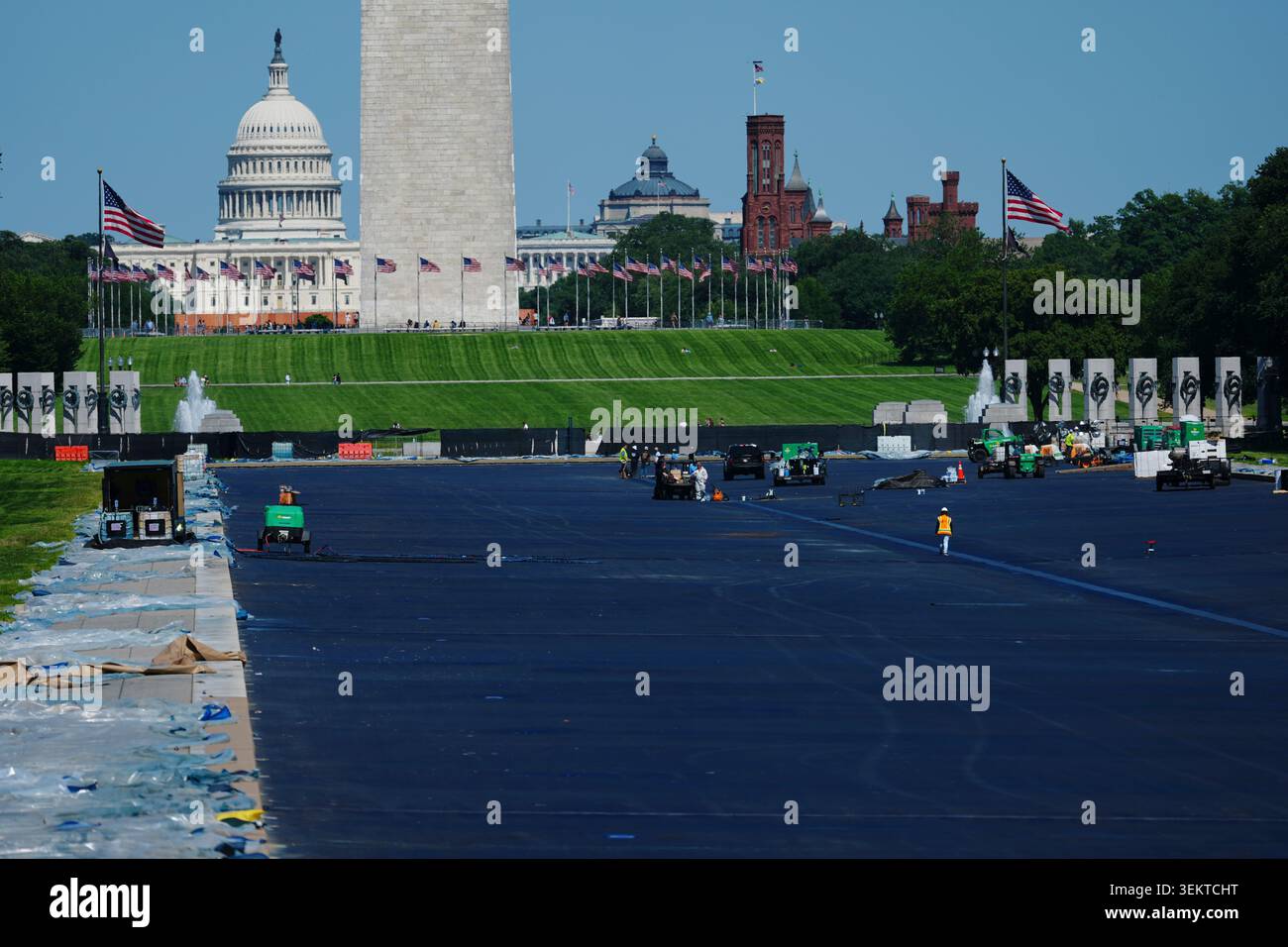 Work continues at the Lincoln Memorial Reflecting Pool, Wednesday, June ...