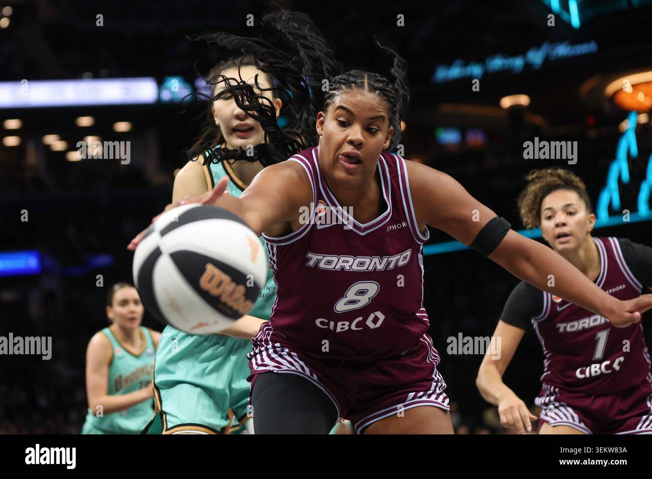 Toronto Tempo forward Nyara Sabally (8) reaches for the ball during the ...