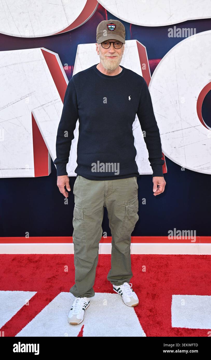 Chris Elliott arriving to Paramount Pictures “Scary Movie” world ...