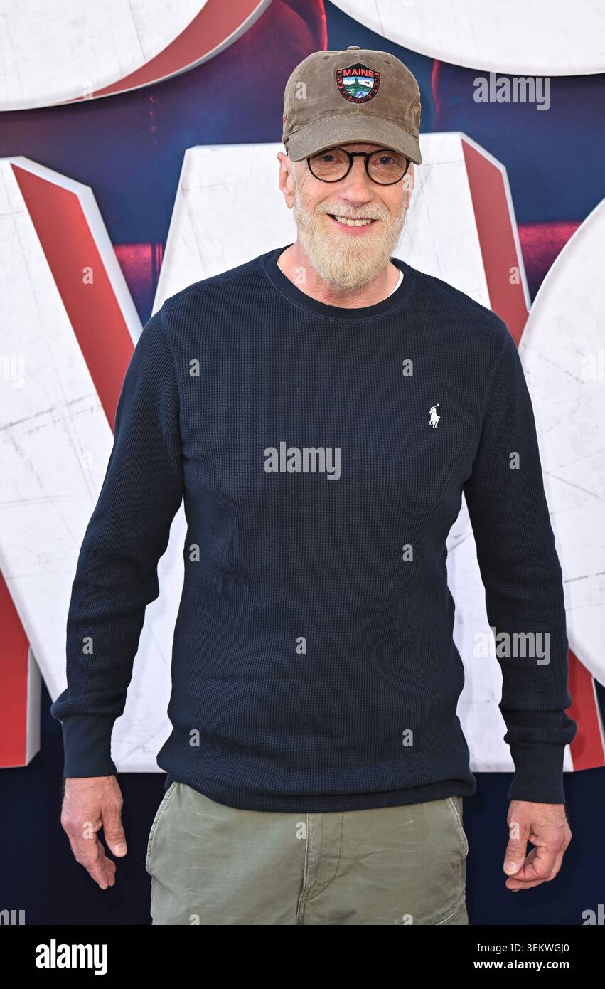 Chris Elliott arriving to Paramount Pictures “Scary Movie” world ...