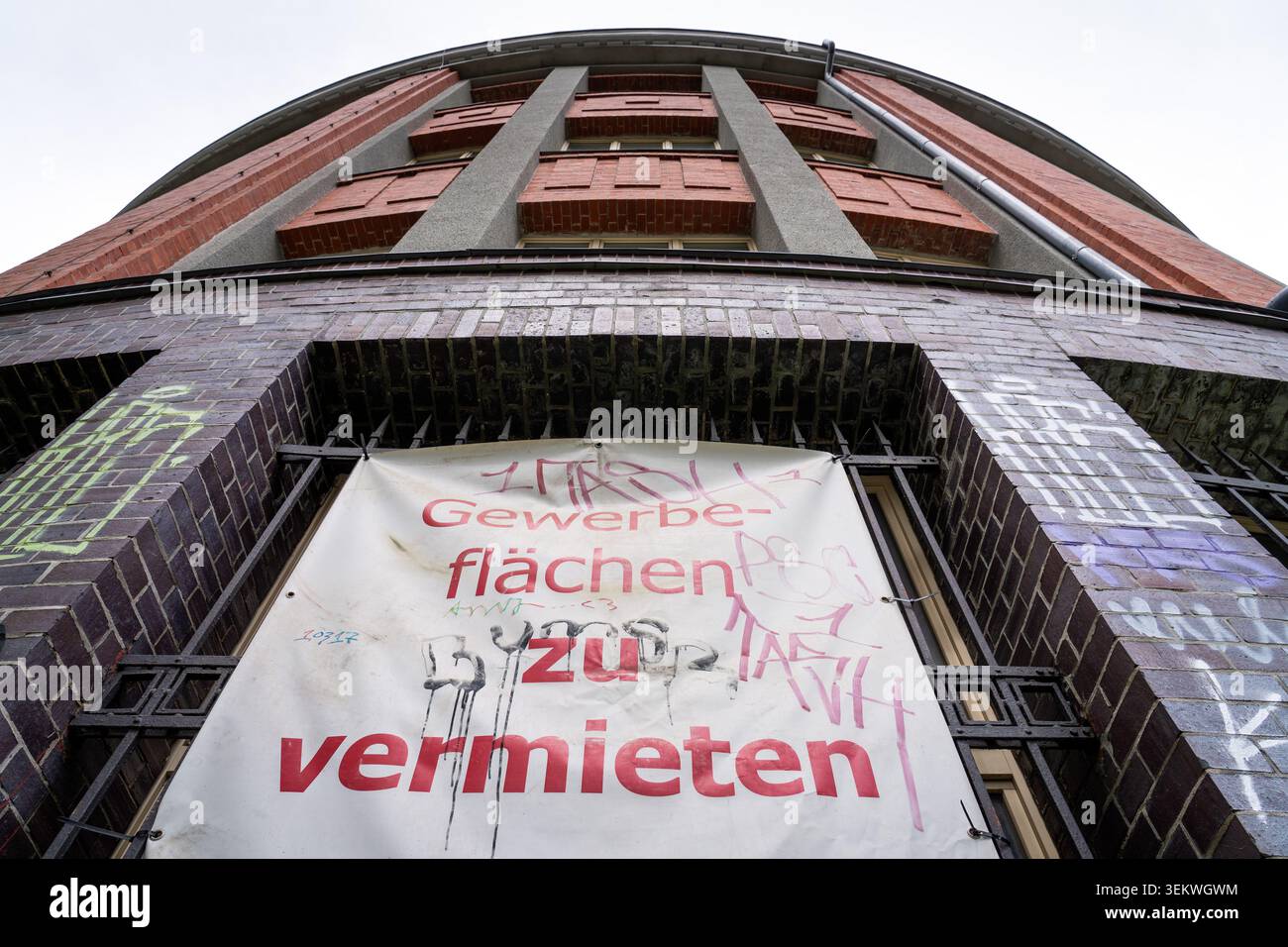 03 June 2026, Berlin: A "Commercial space for rent" sign hangs on the ...