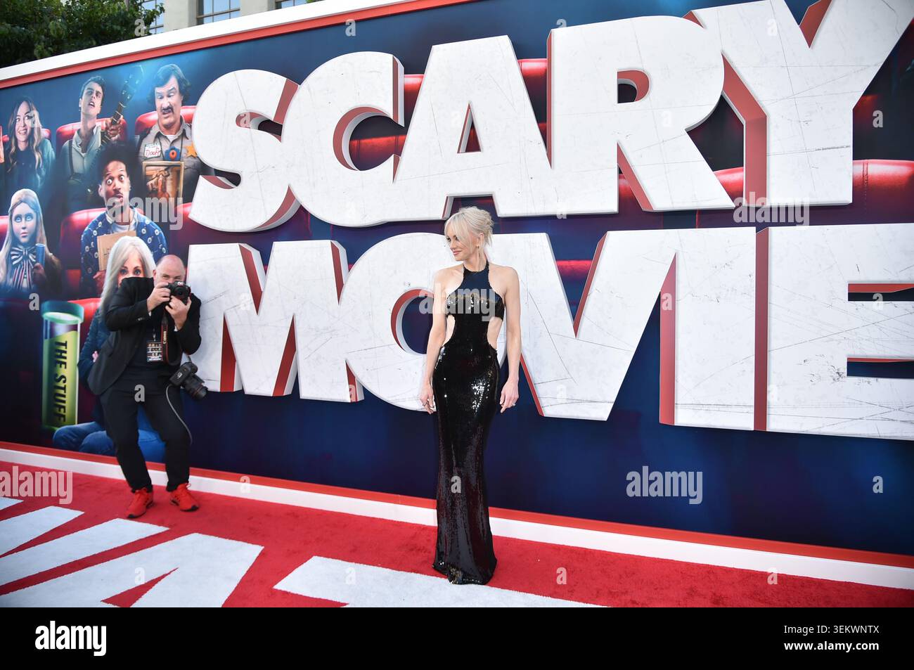 Anna Faris arrives at the premiere of "Scary Movie" on Wednesday, June ...