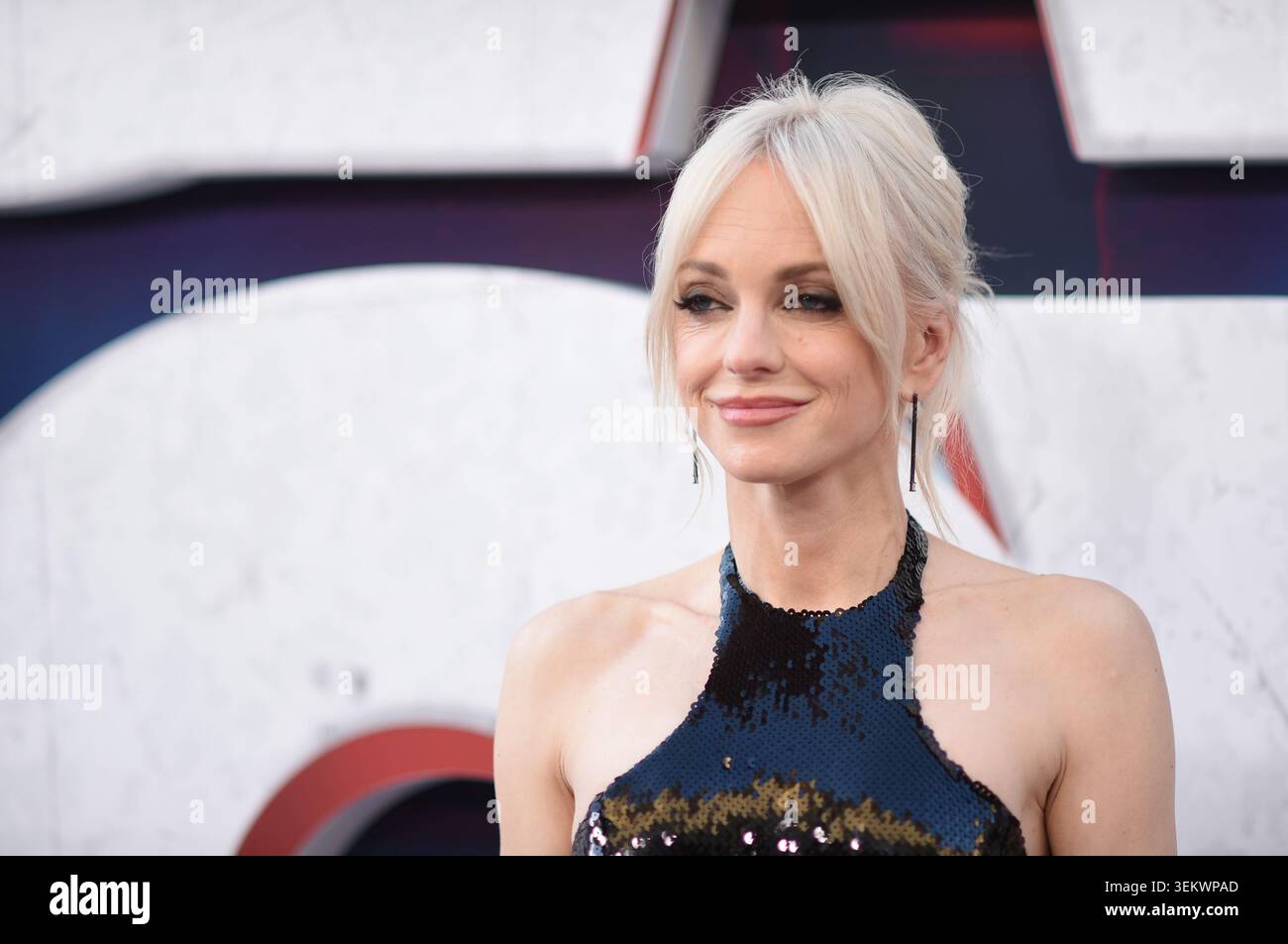 Anna Faris arrives at the premiere of "Scary Movie" on Wednesday, June ...
