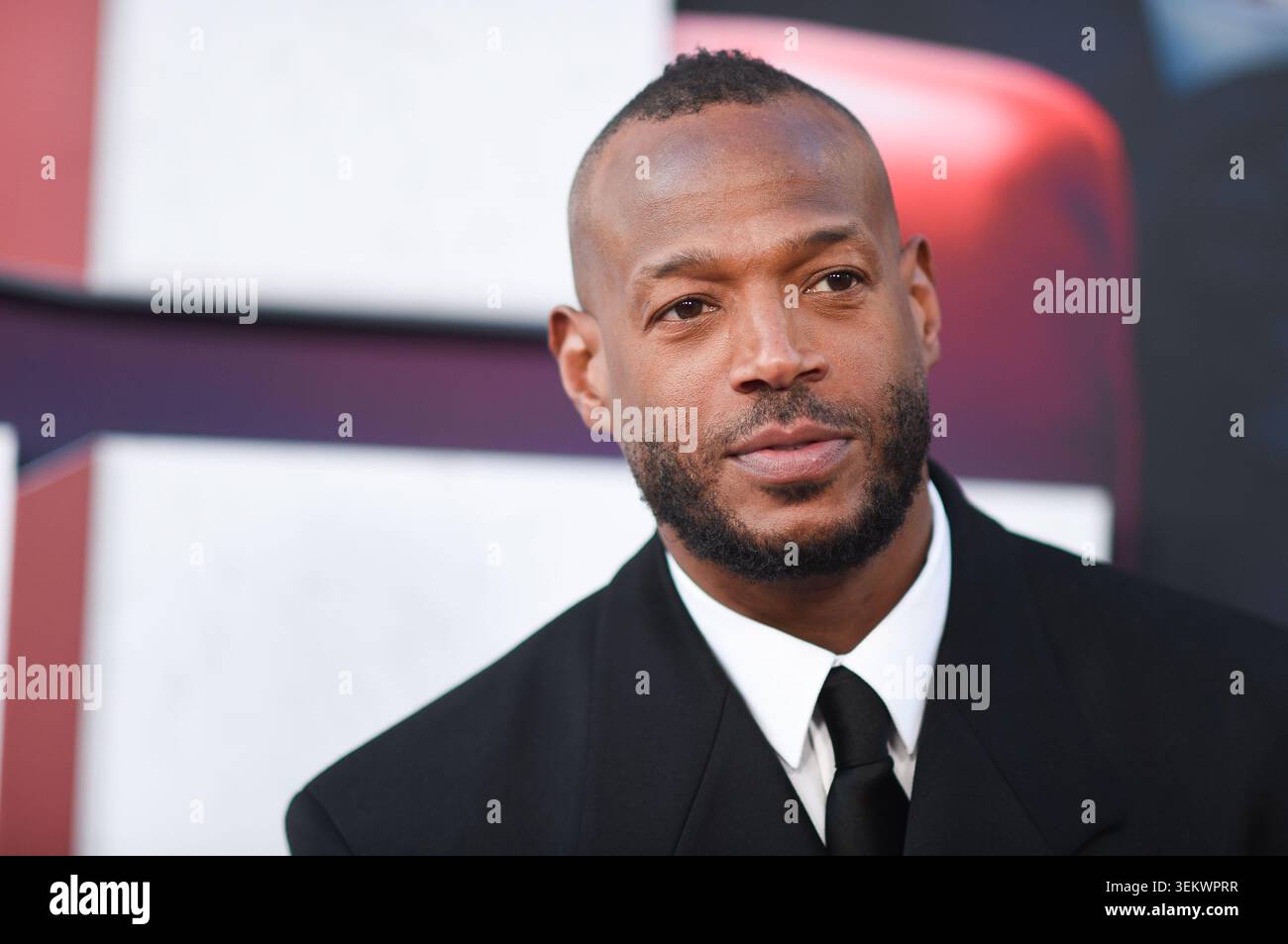 Marlon Wayans arrives at the premiere of "Scary Movie" on Wednesday ...