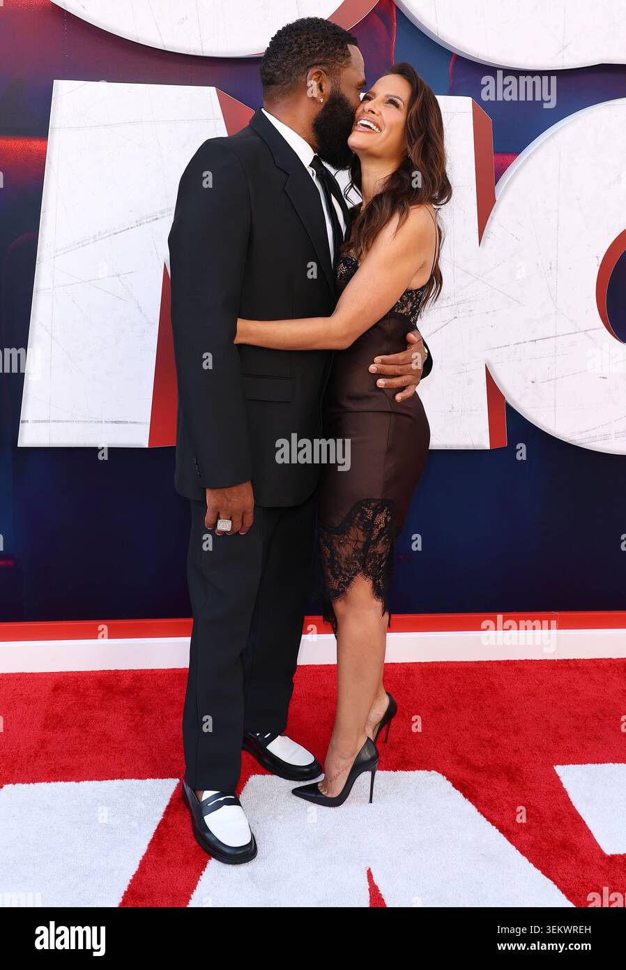 Anthony Anderson, Rocsi Diaz arrives at Scary Movie Global Premiere ...