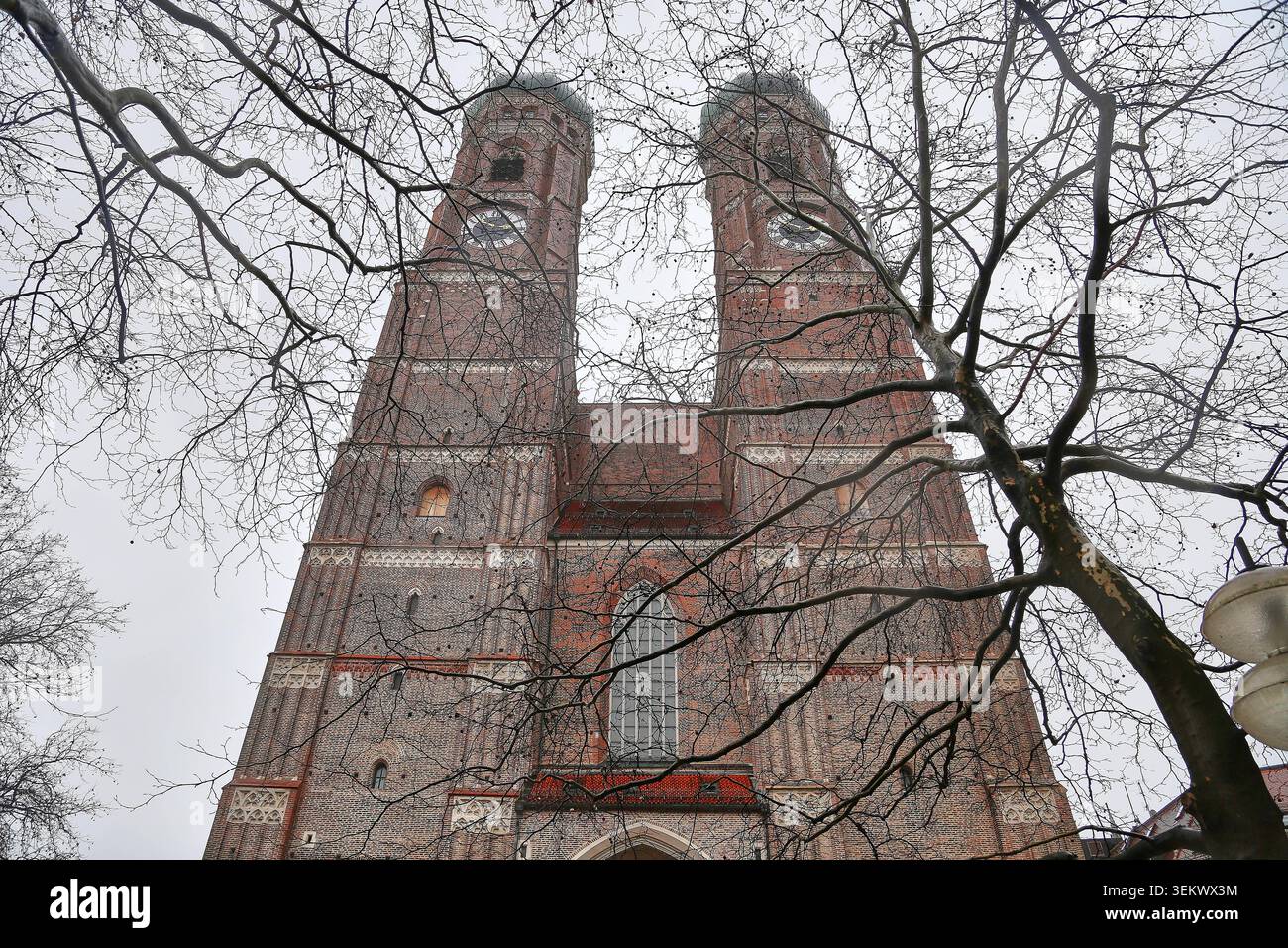 München, Bayern, Deutschland, 12.02.2026: Frauenkirche in München ...