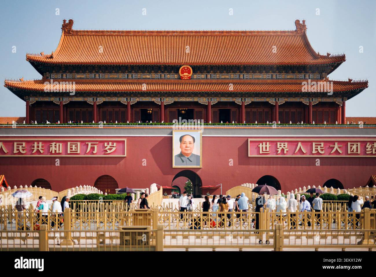 Eingang zur Verbotenen Stadt in Peking Peking China *** Entrance to the ...