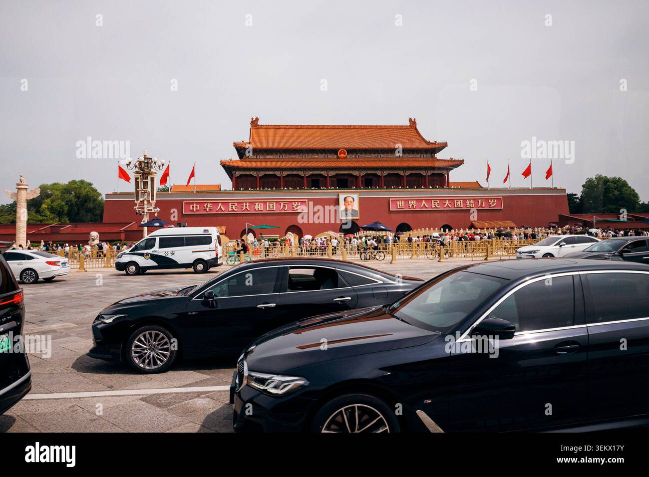 Eingang zur Verbotenen Stadt in Peking Peking China *** Entrance to the ...