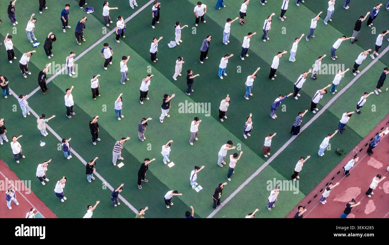 Over 1,900 senior high school students practice yoga under professional ...