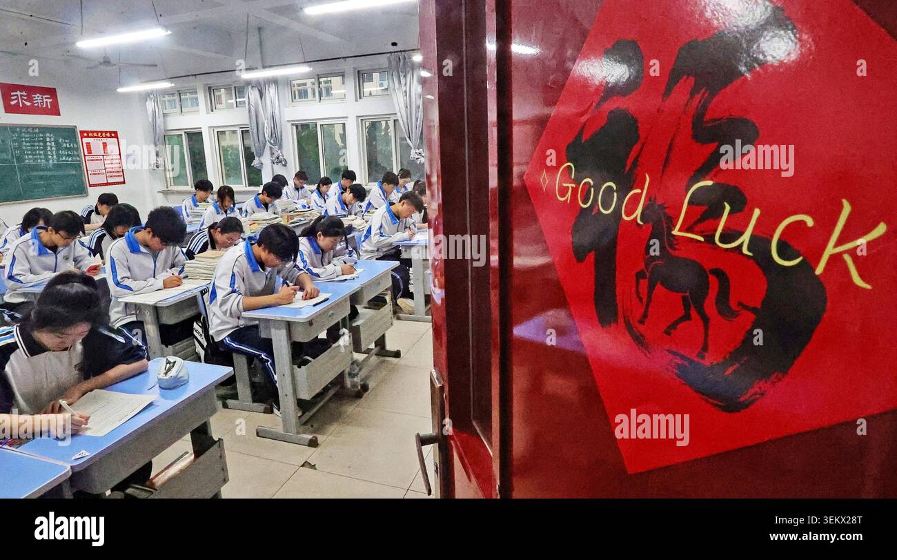 Students review lessons at Qinhuangdao Xinshiji Senior High School in ...