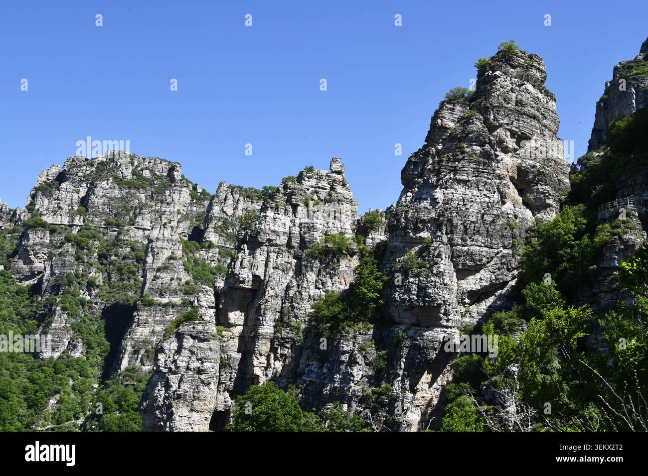 Tourists visit the snow-covered rocks at Baiyun Mountain Scenic Area in ...