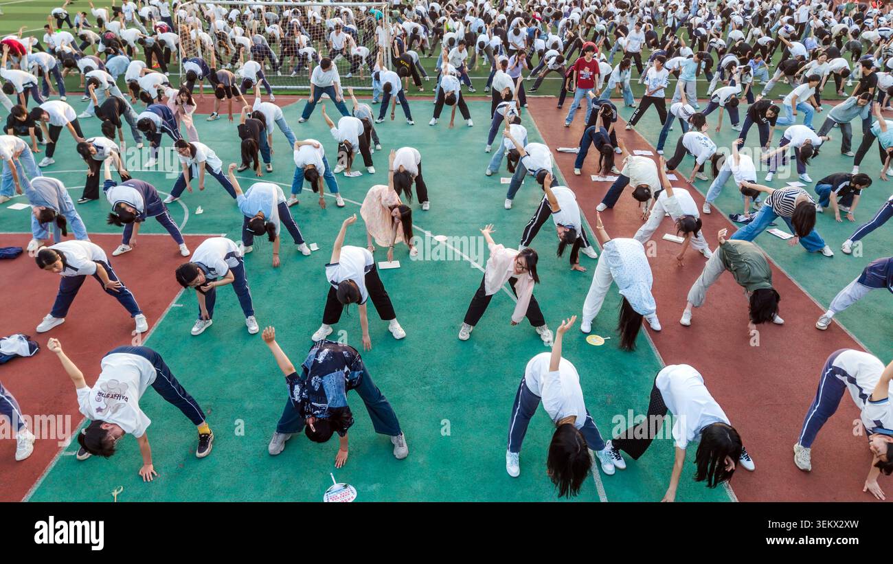 Over 1,900 senior high school students practice yoga under professional ...