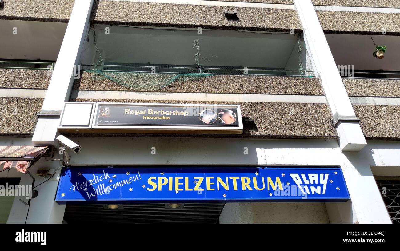 02.05.2026, Barber und Glücksspiel in einem Haus. *** 02 05 2026 ...