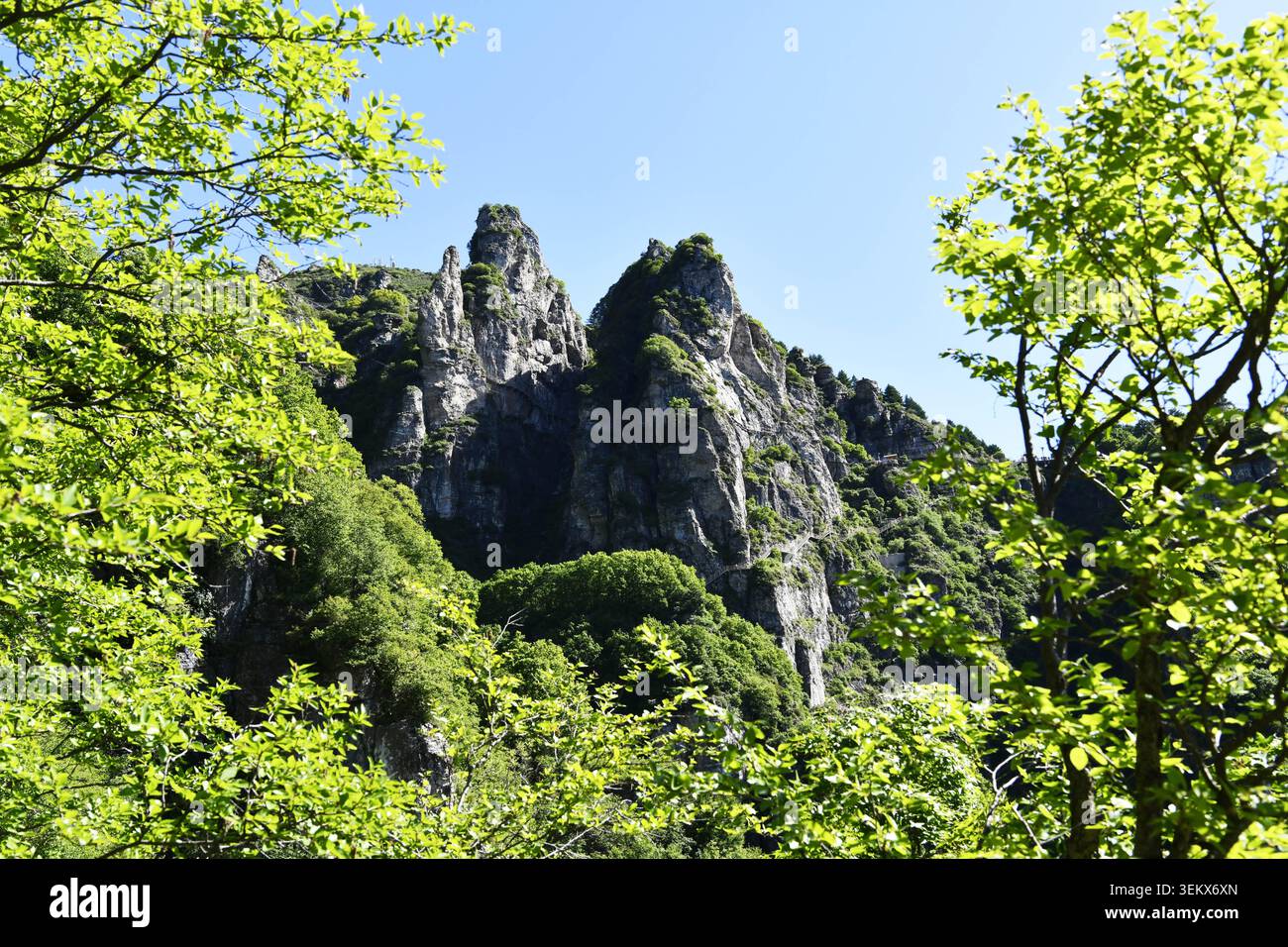 Tourists visit the snow-covered rocks at Baiyun Mountain Scenic Area in ...
