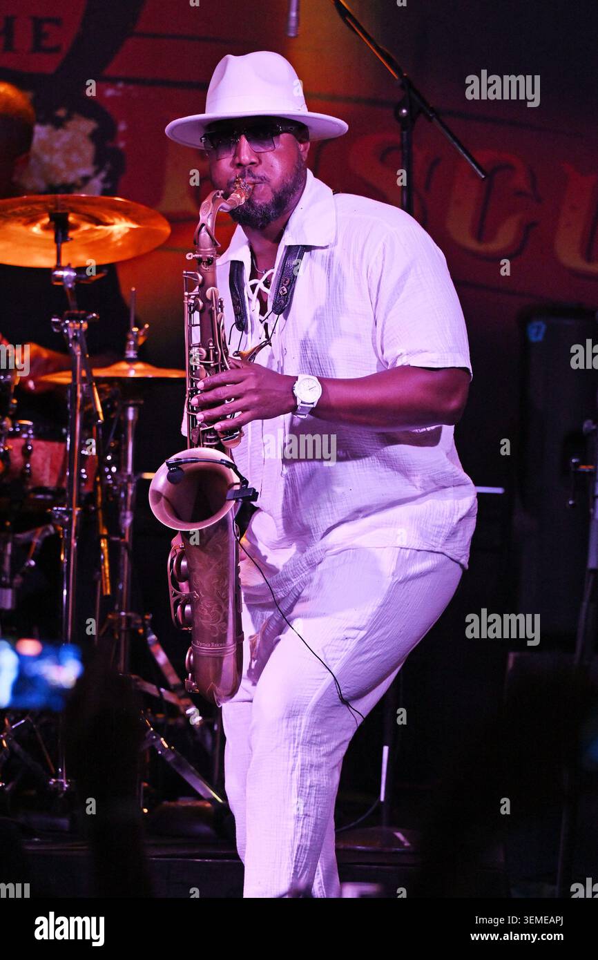 BOCA RATON - JUNE 05: The Caribbean Connection perform at The Funky ...