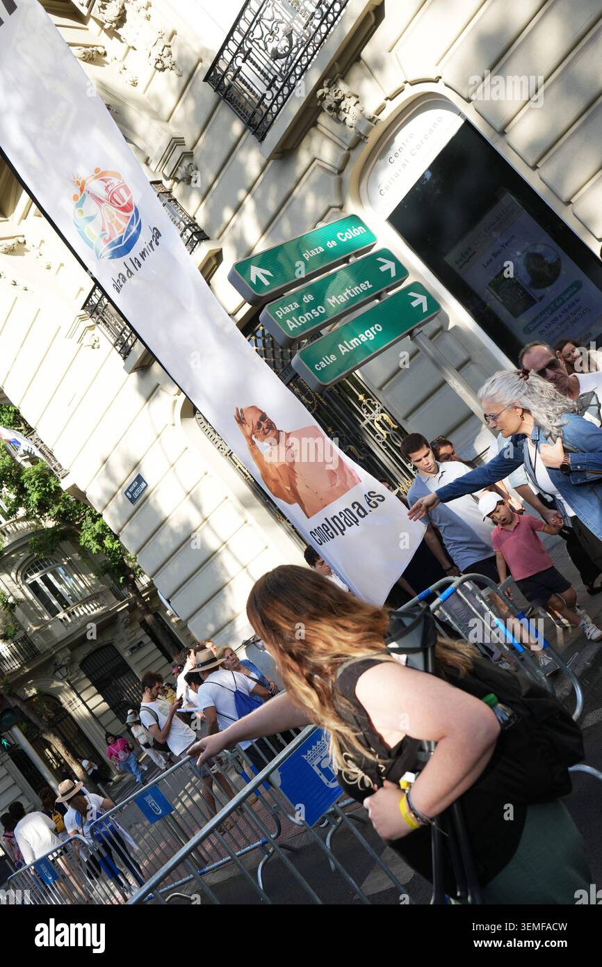 General atmosphere of the streets of central Madrid during the visit of ...