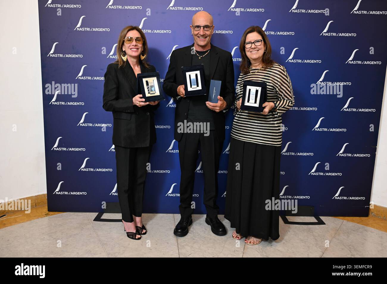 IPA85429545 - Napoloi . San Carlo Theater . The awardees with silver ...