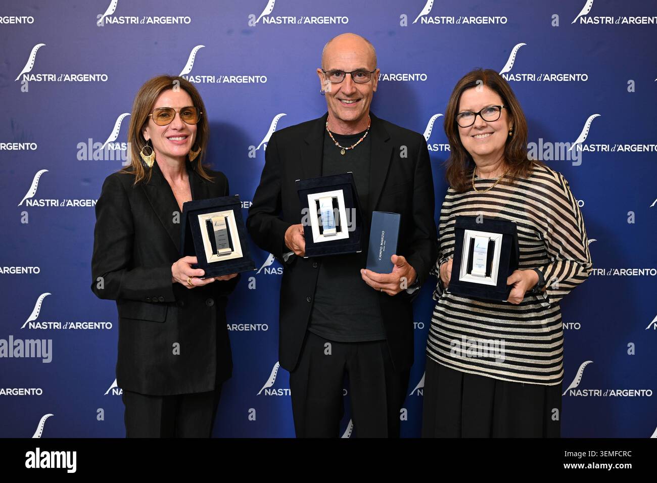 IPA85429551 - Napoloi . San Carlo Theater . The awardees with silver ...