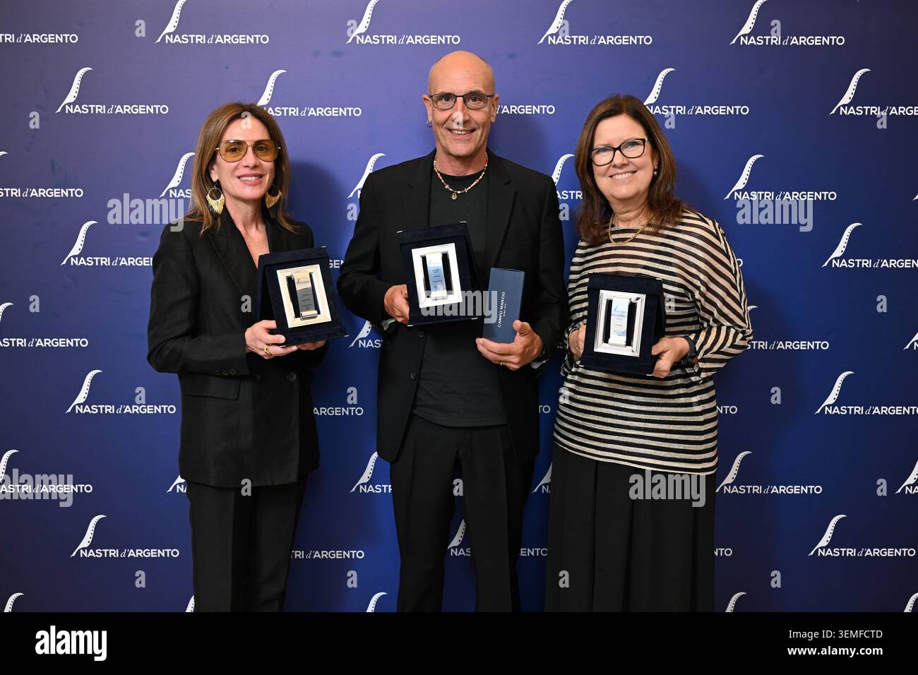 IPA85429542 - Napoloi . San Carlo Theater . The awardees with silver ...