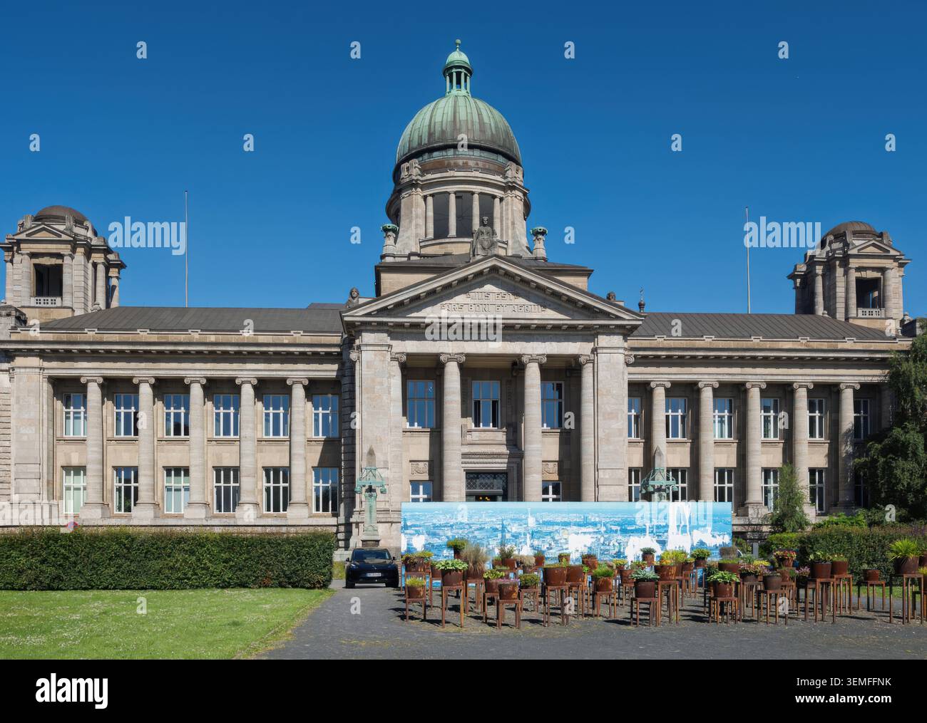 27 May 2026, Hamburg: View of the entrance to the Hanseatic Higher ...