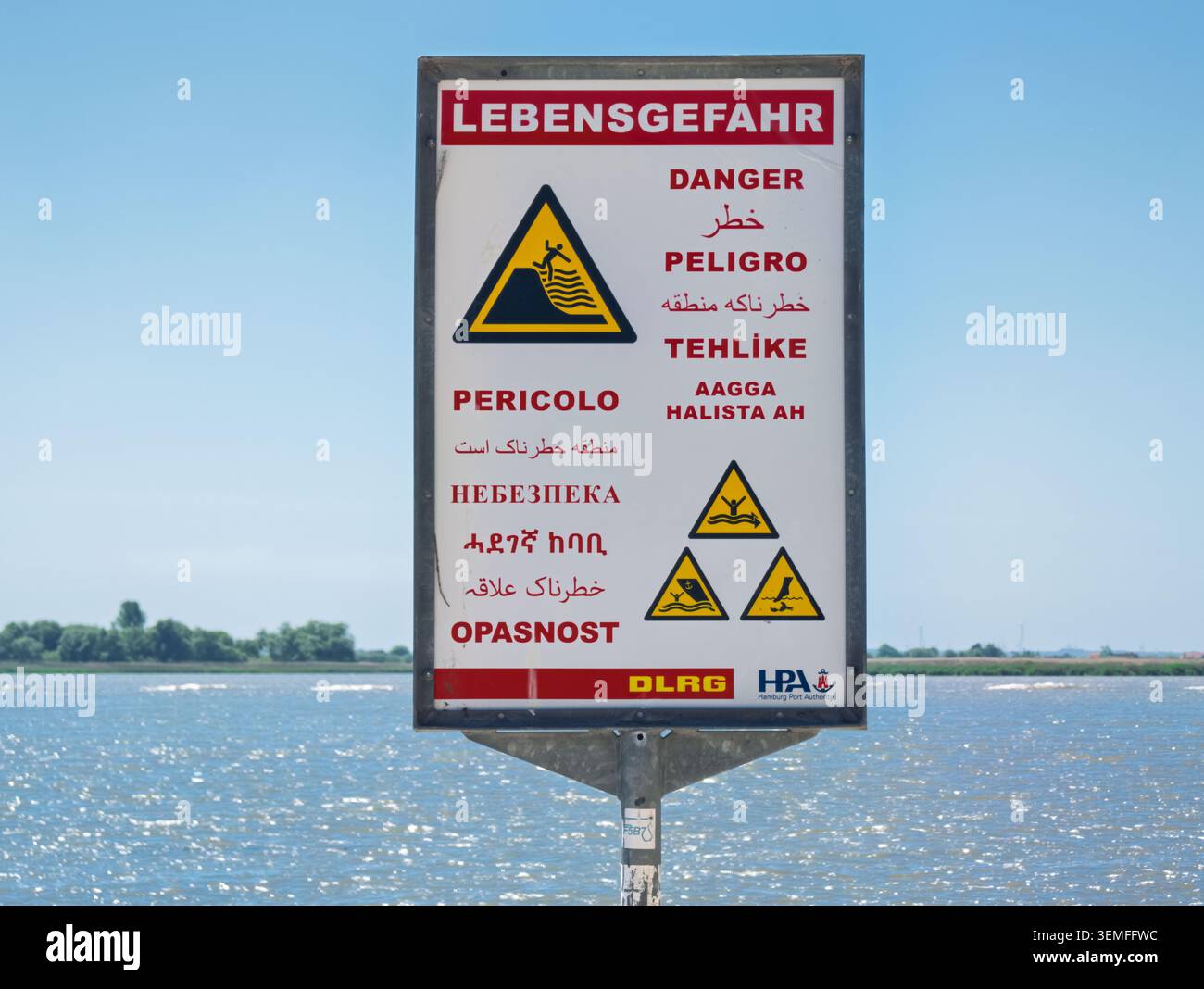 27 May 2026, Hamburg: A sign in various languages and with pictograms ...