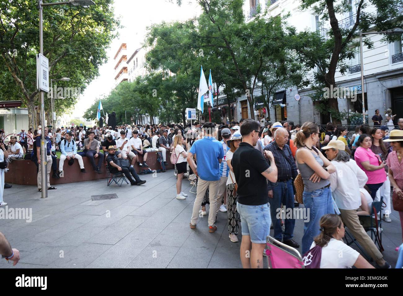 General atmosphere of the streets of central Madrid during the visit of ...