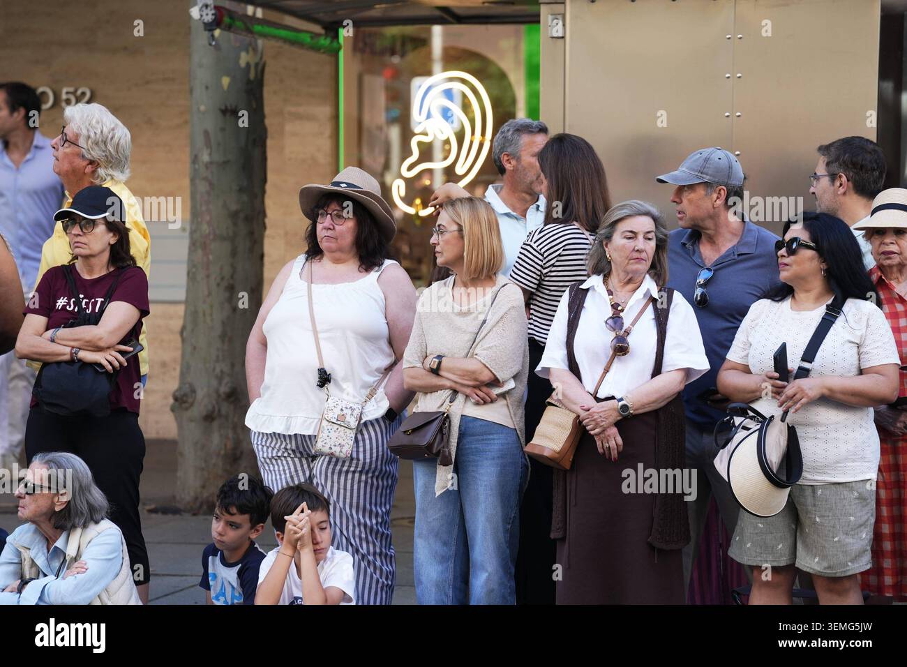 General atmosphere of the streets of central Madrid during the visit of ...