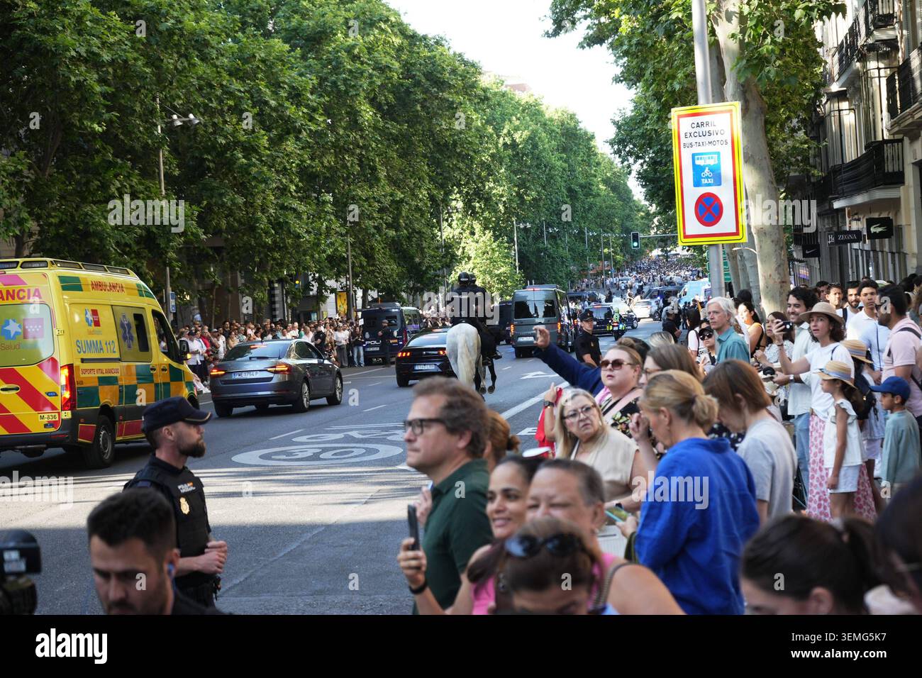 General atmosphere of the streets of central Madrid during the visit of ...