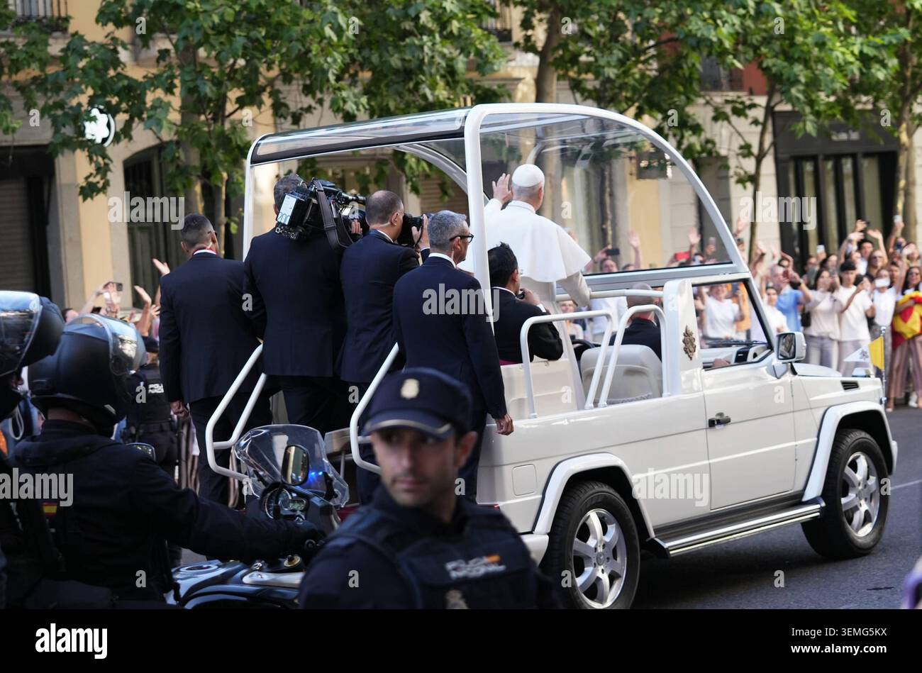 General atmosphere of the streets of central Madrid during the visit of ...