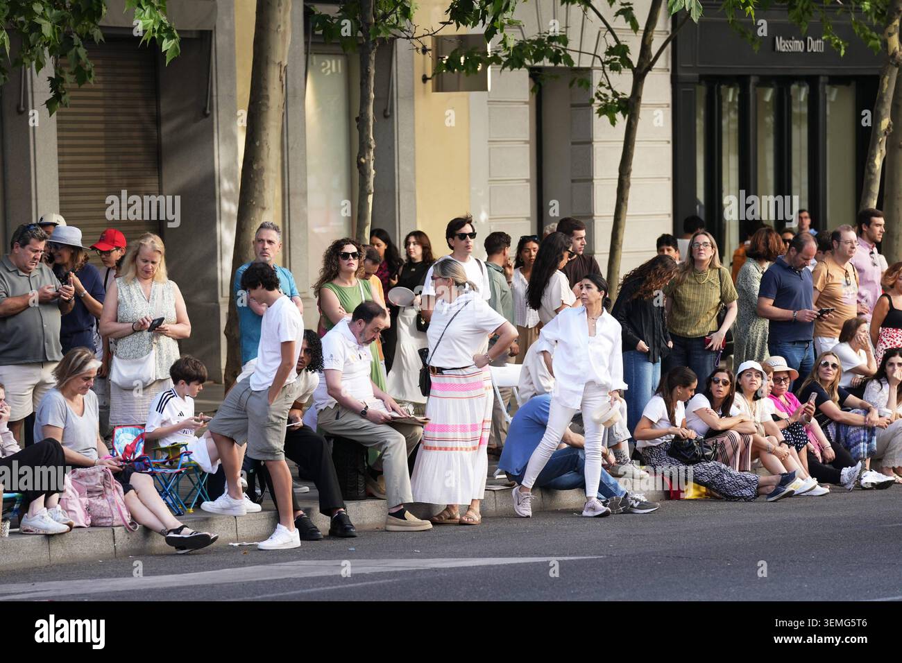 General atmosphere of the streets of central Madrid during the visit of ...