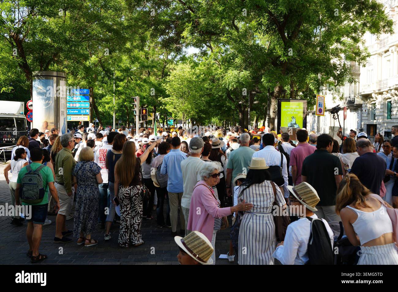 General atmosphere of the streets of central Madrid during the visit of ...