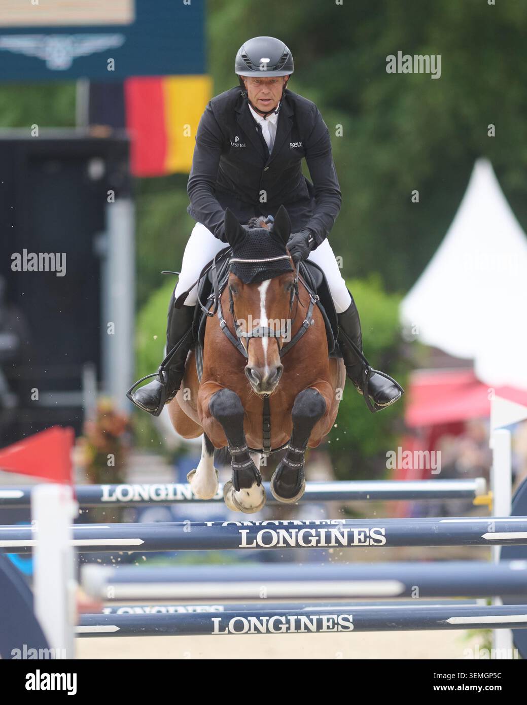 07 June 2026, North Rhine-Westphalia, Balve: Equestrian show jumping ...