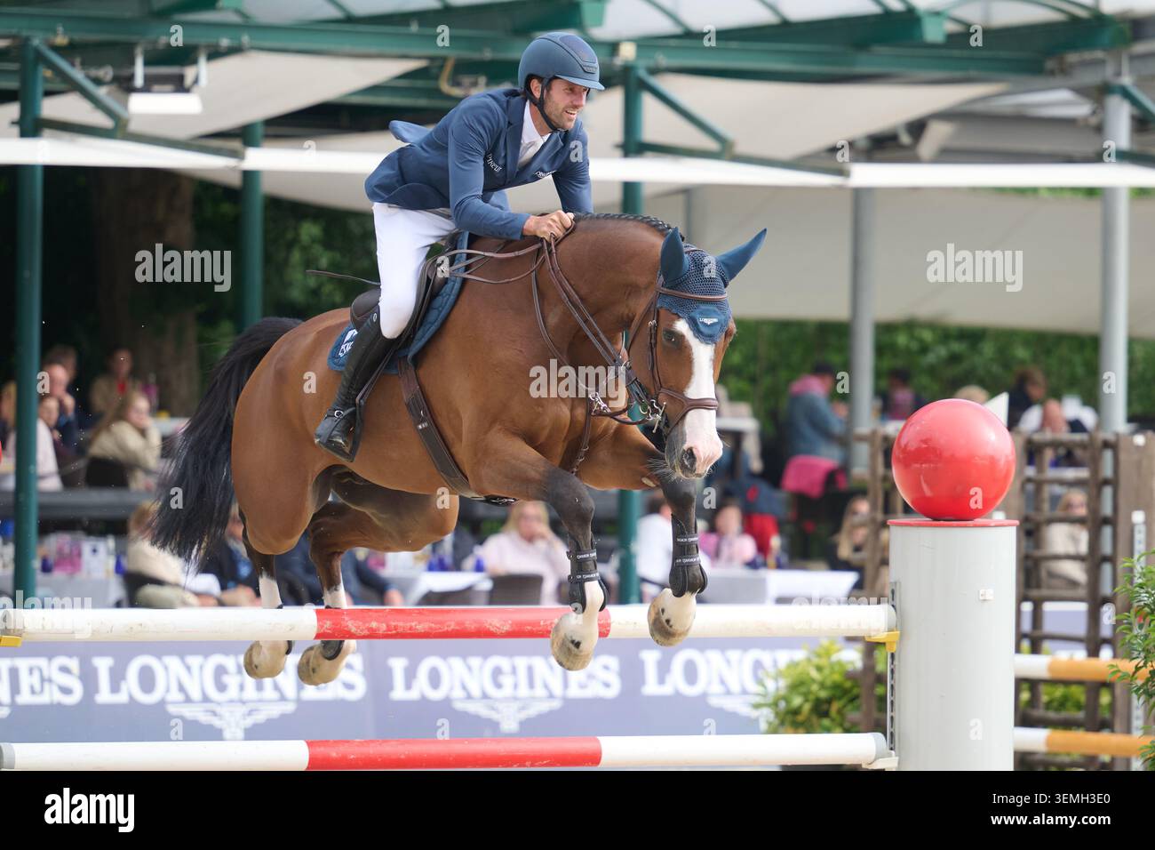 07 June 2026, North Rhine-Westphalia, Balve: Equestrian show jumping ...
