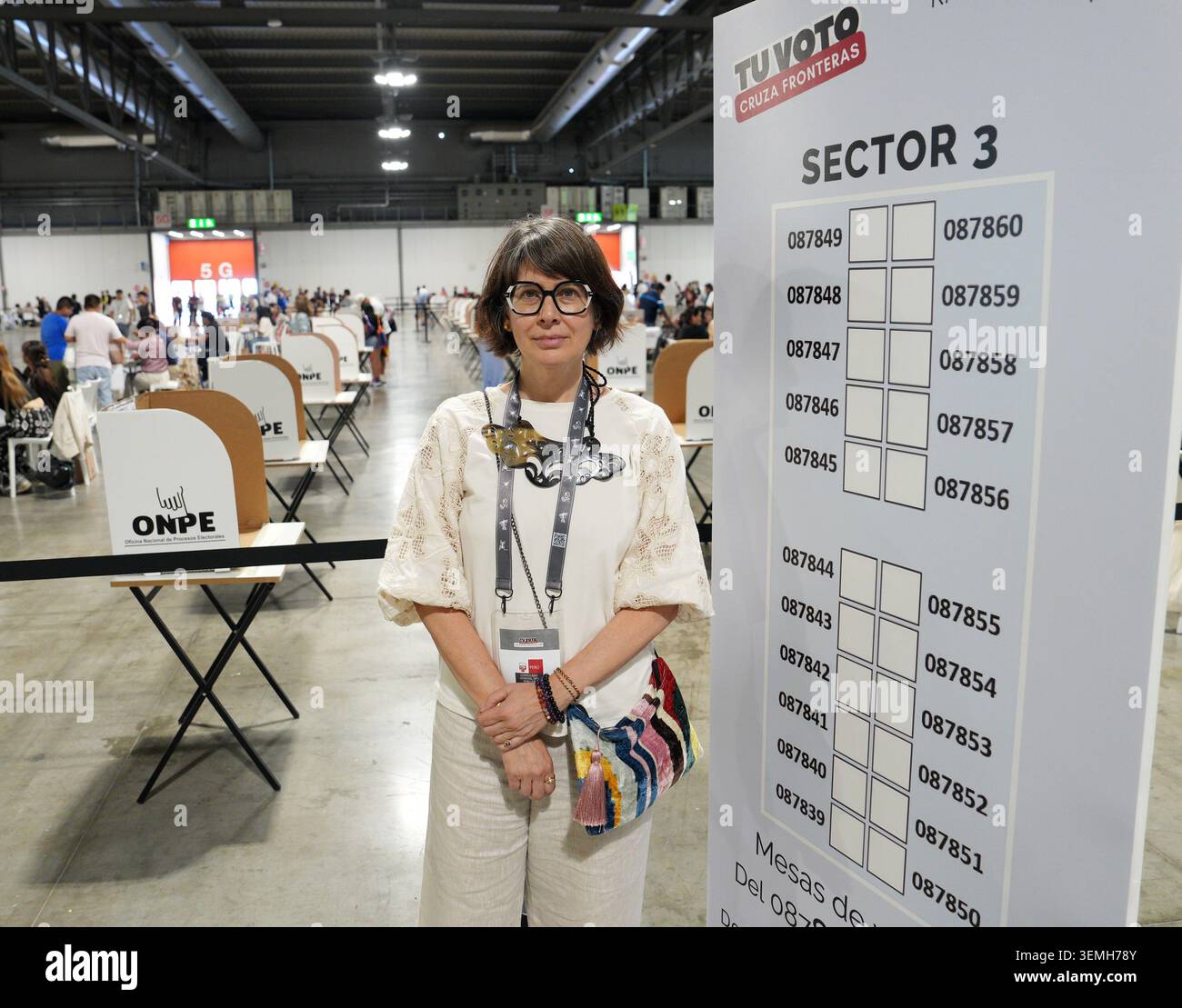 IPA85445153 - Milan, , 07-06-2026 , Citizens of Peru at the voting for ...