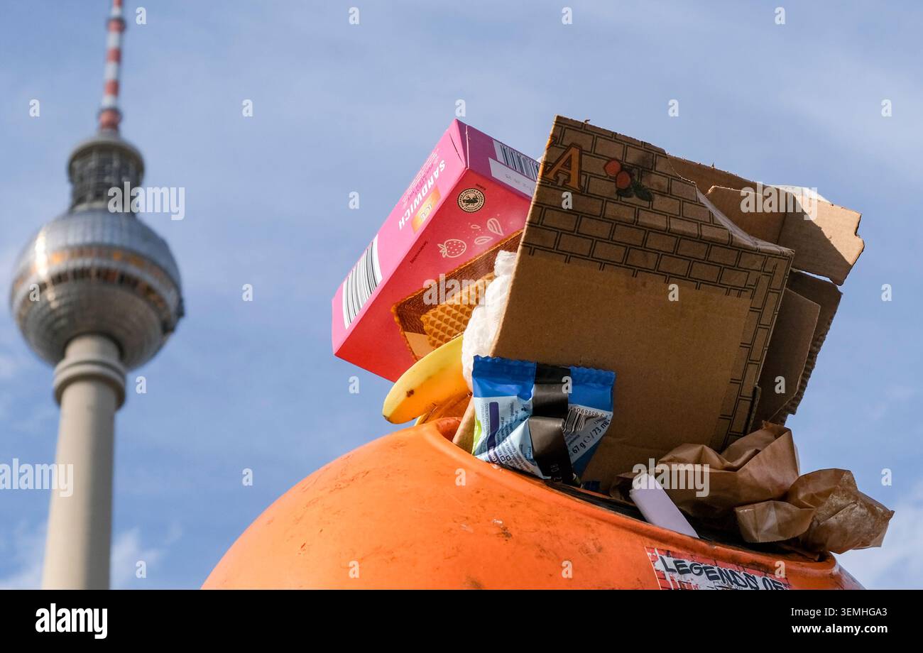 06 June 2026, Berlin: An overflowing wastepaper bin at Alexanderplatz ...