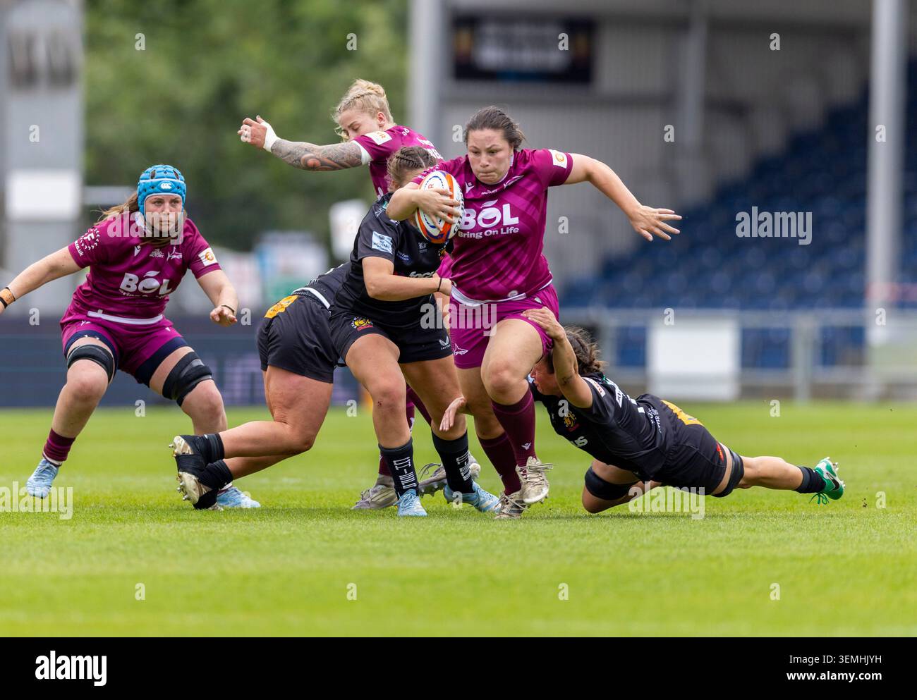 Sale Sharks Women’s Amy Cokayne Runs with the ball During the match ...