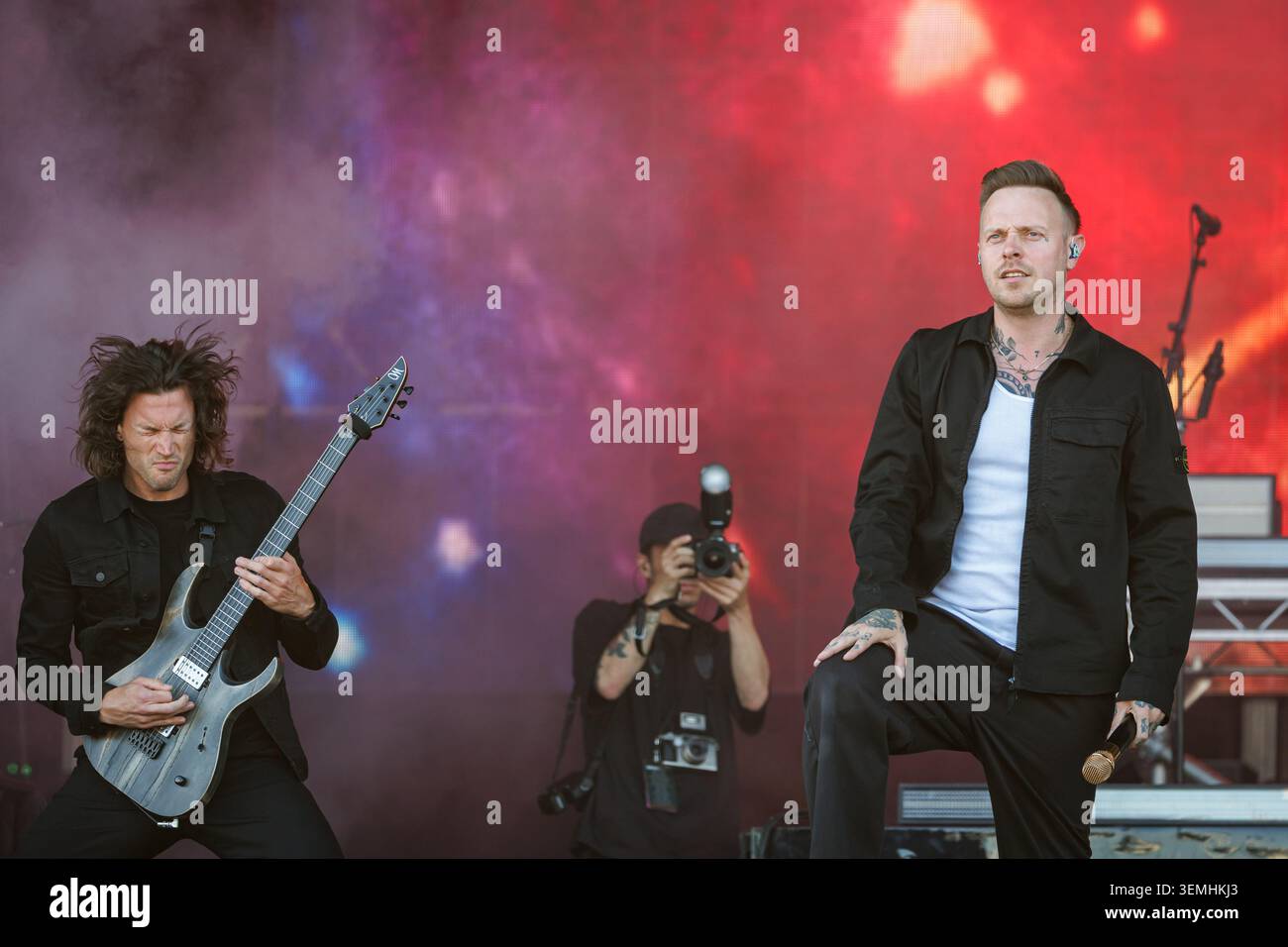 07 June 2026, Bavaria, Nuremberg: Sam Carter (r), singer of the British ...