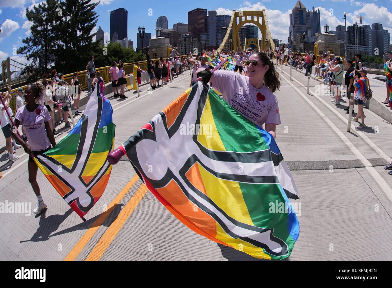 The Pittsburgh Pride Parade makes it way across the Roberto Clemente ...