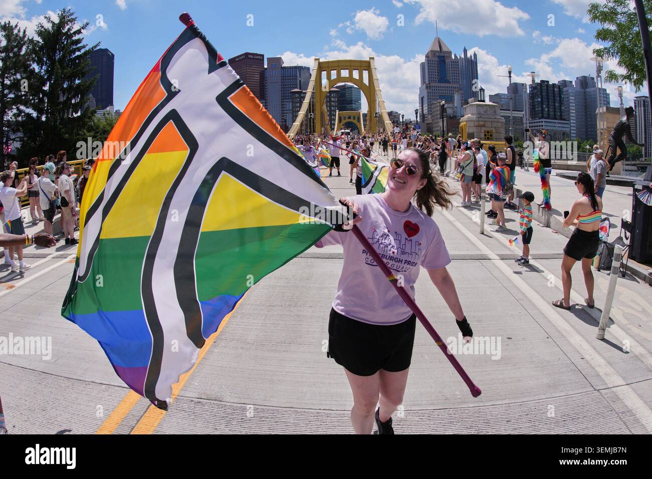 The Pittsburgh Pride Parade makes it way across the Roberto Clemente ...