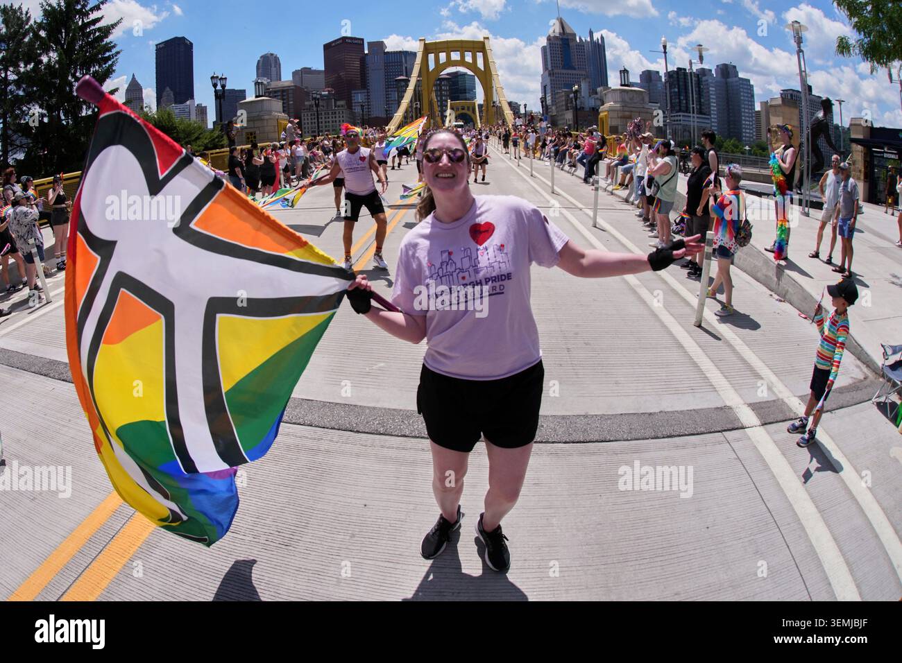 The Pittsburgh Pride Parade makes it way across the Roberto Clemente ...
