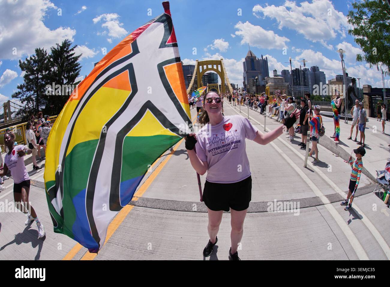 The Pittsburgh Pride Parade makes it way across the Roberto Clemente ...