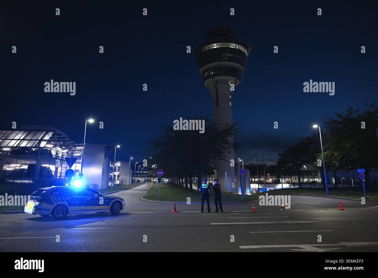 07 June 2026, Bavaria, Munich: Police stand in front of the tower at ...