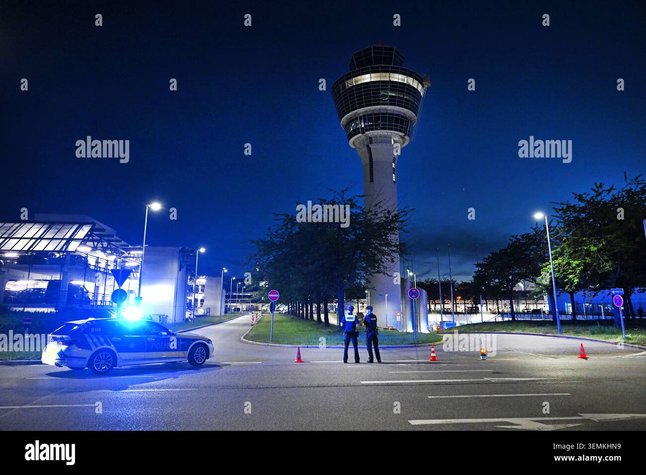 FILED - 07 June 2026, Bavaria, Munich: Police stand in front of the ...