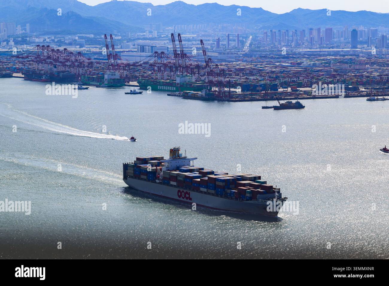 A container ship loaded with containers departs from the Qianwan ...