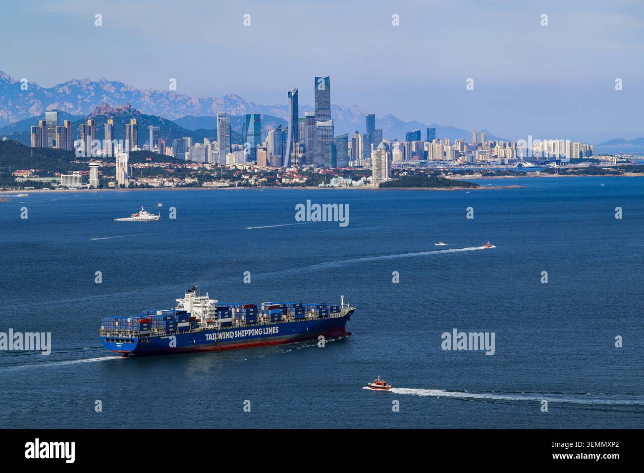 A container ship loaded with containers departs from the Qianwan ...