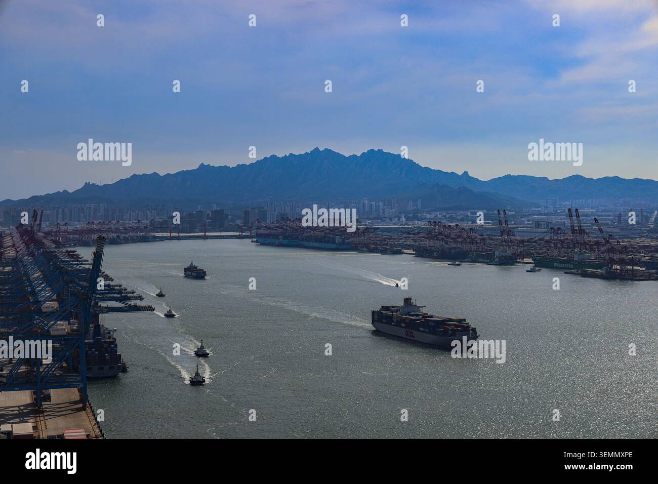 A container ship loaded with containers departs from the Qianwan ...