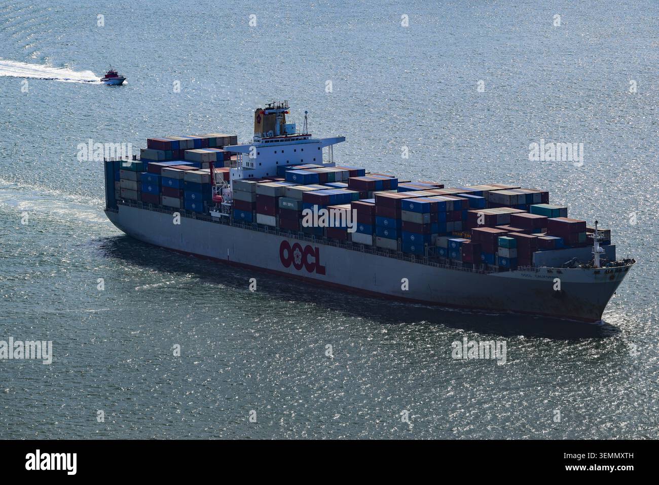 A container ship loaded with containers departs from the Qianwan ...
