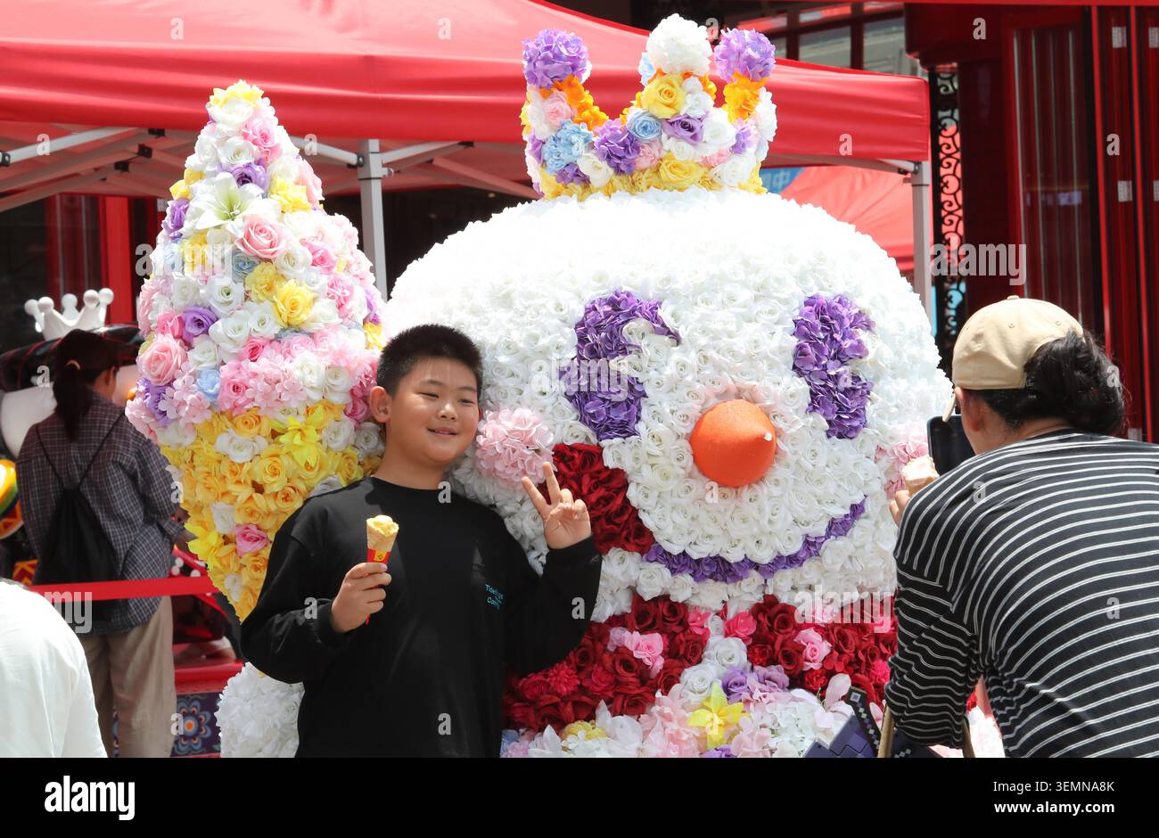 Customers visit Mixue Ice Cream & Tea's flagship store in Kunming ...