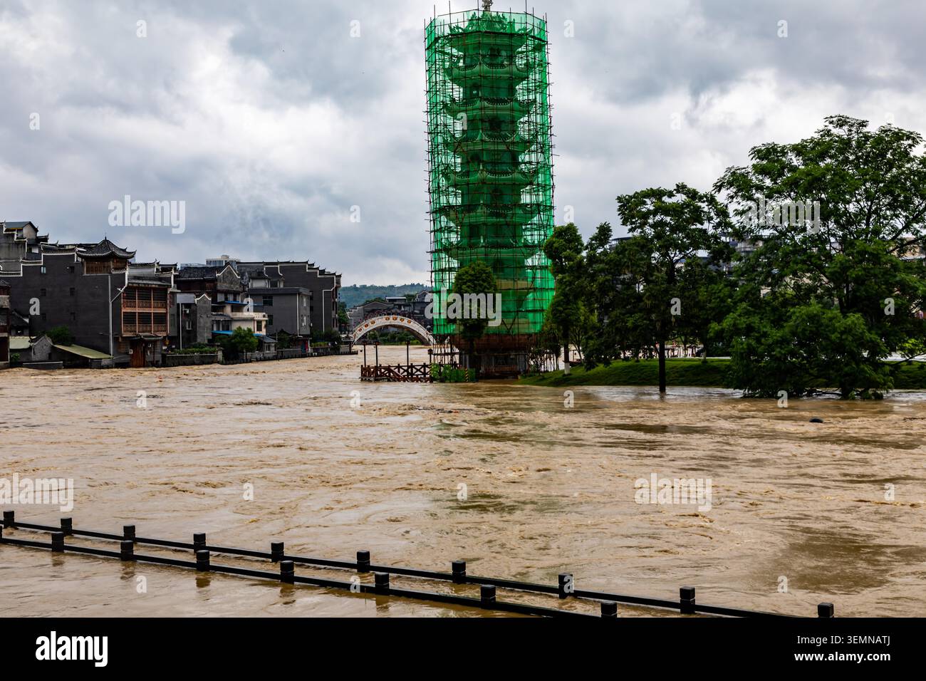 Water levels rise in Wanrong River in Qianzhou Ancient Town of Jishou ...