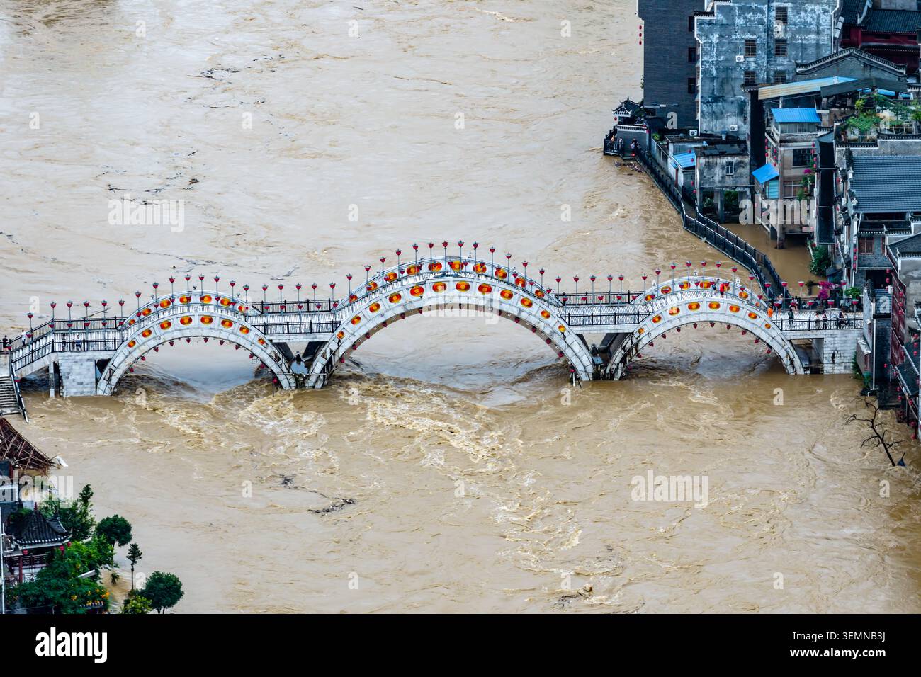 Water levels rise in Wanrong River in Qianzhou Ancient Town of Jishou ...